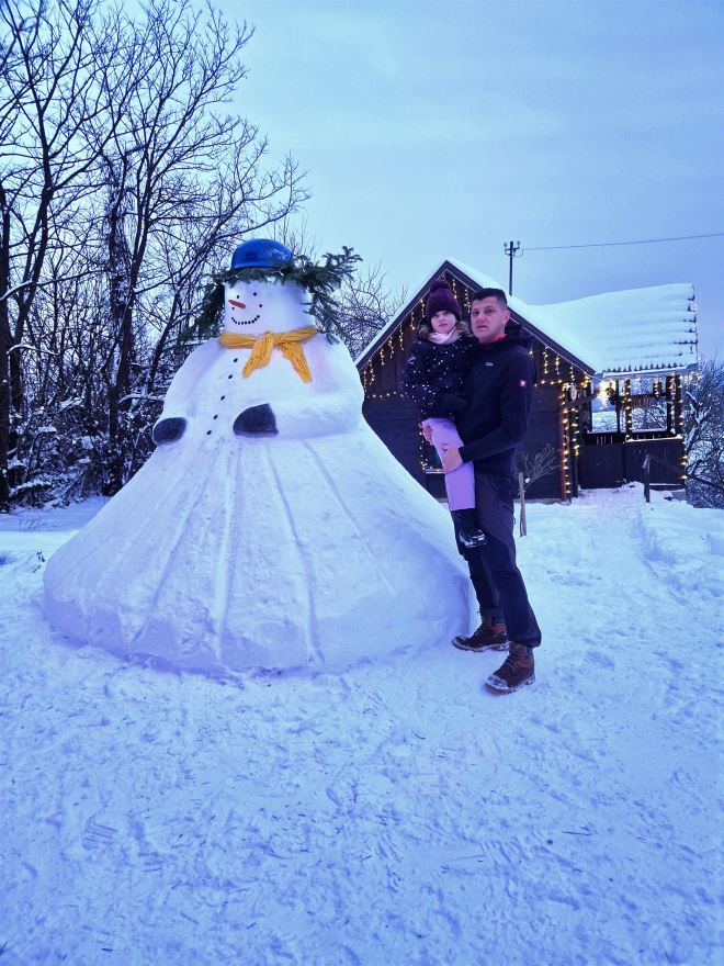 [FOTO] Ovakvog snjegovića još niste vidjeli, a nastanio se u Orehovici ...